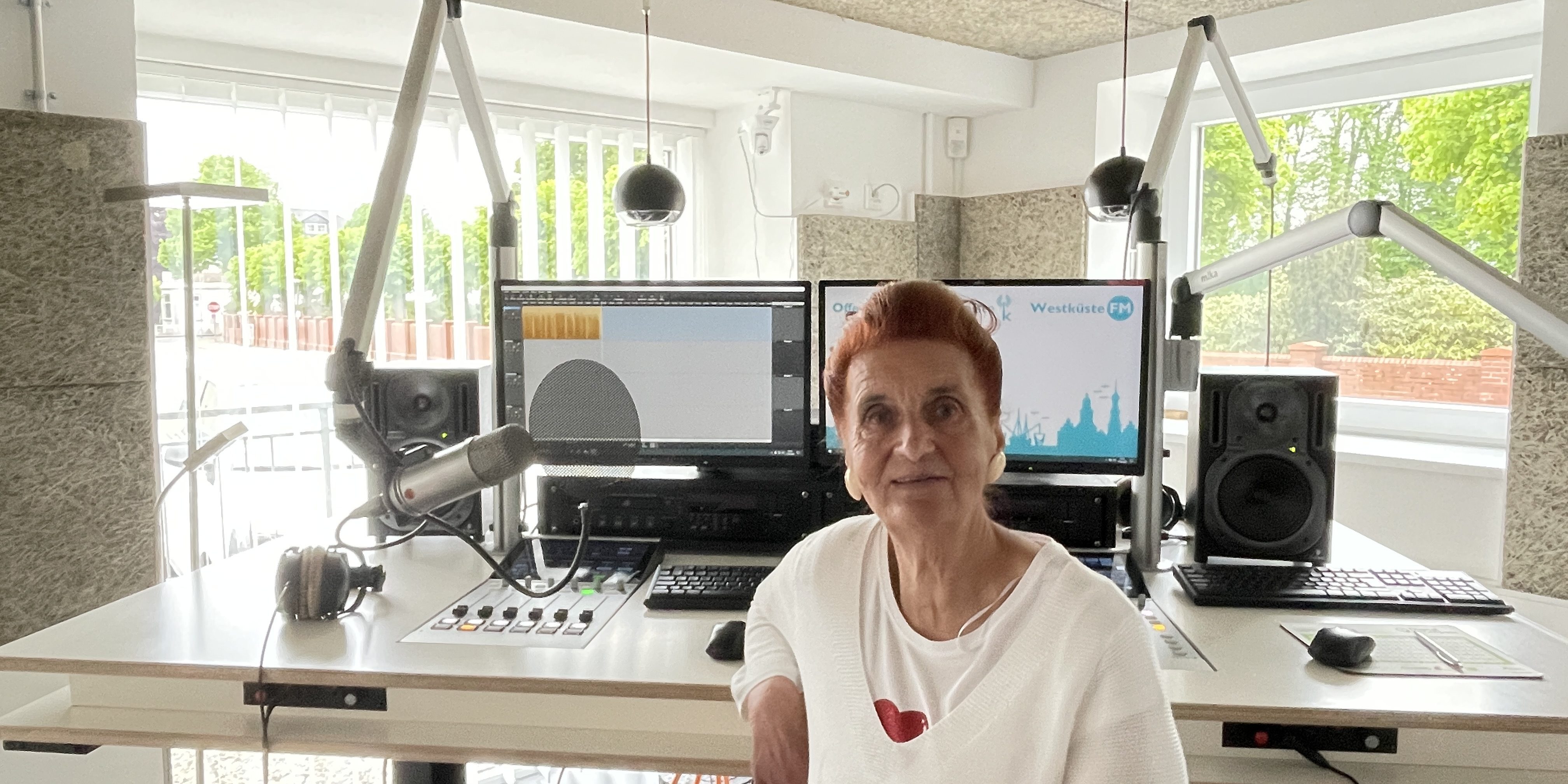 Die bekannte Sängerin Cay Davies möchte eine CD aufnehmen | Offener ...