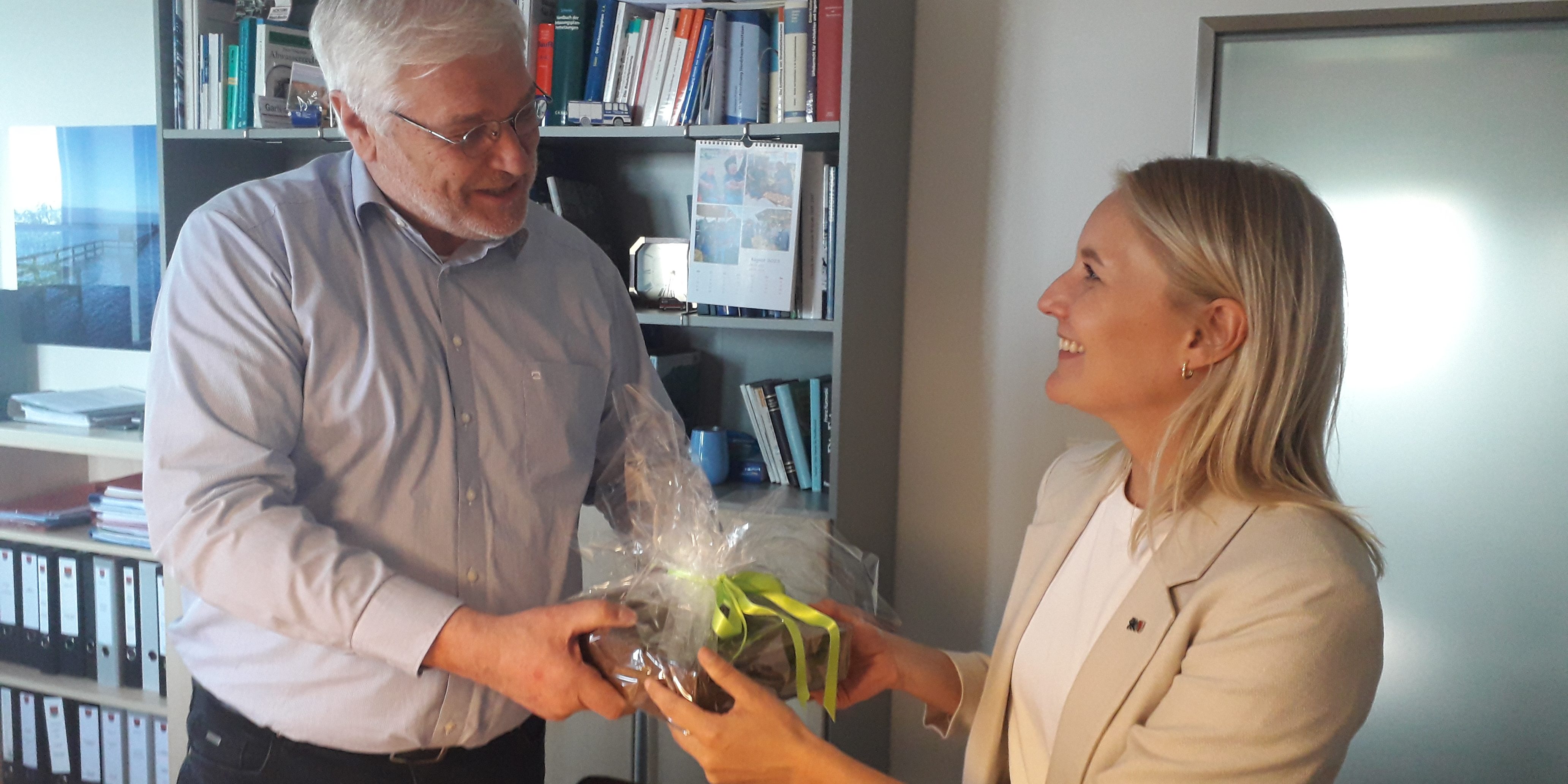 Staatssekretärin Julia Carstens üüb Feer an Oomram | Offener Kanal ...